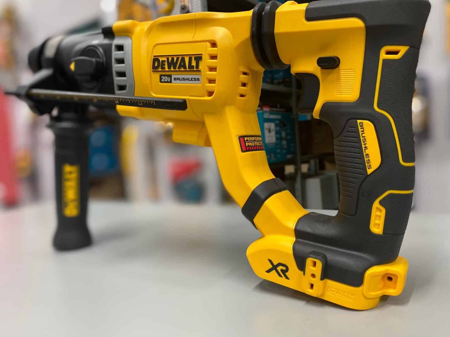 פטישון נטען 18V/20V (גוף בלבד) DEWALT XR עם בולמים DCH263