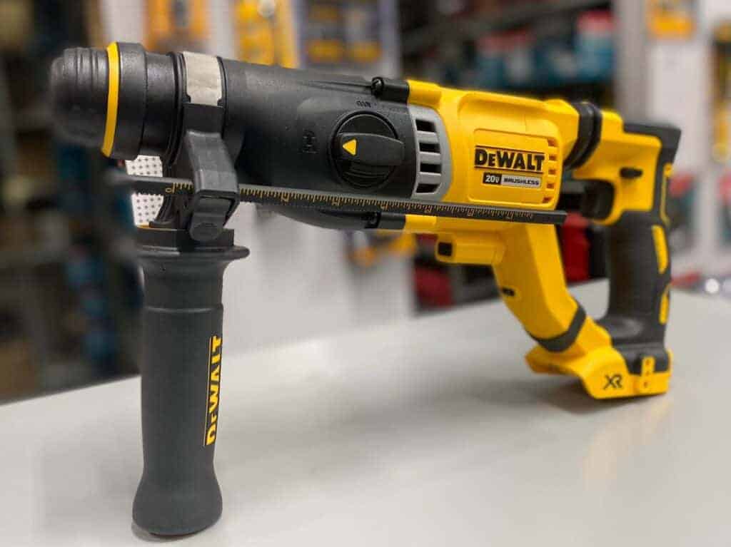 פטישון נטען 18V/20V (גוף בלבד) DEWALT XR עם בולמים DCH263