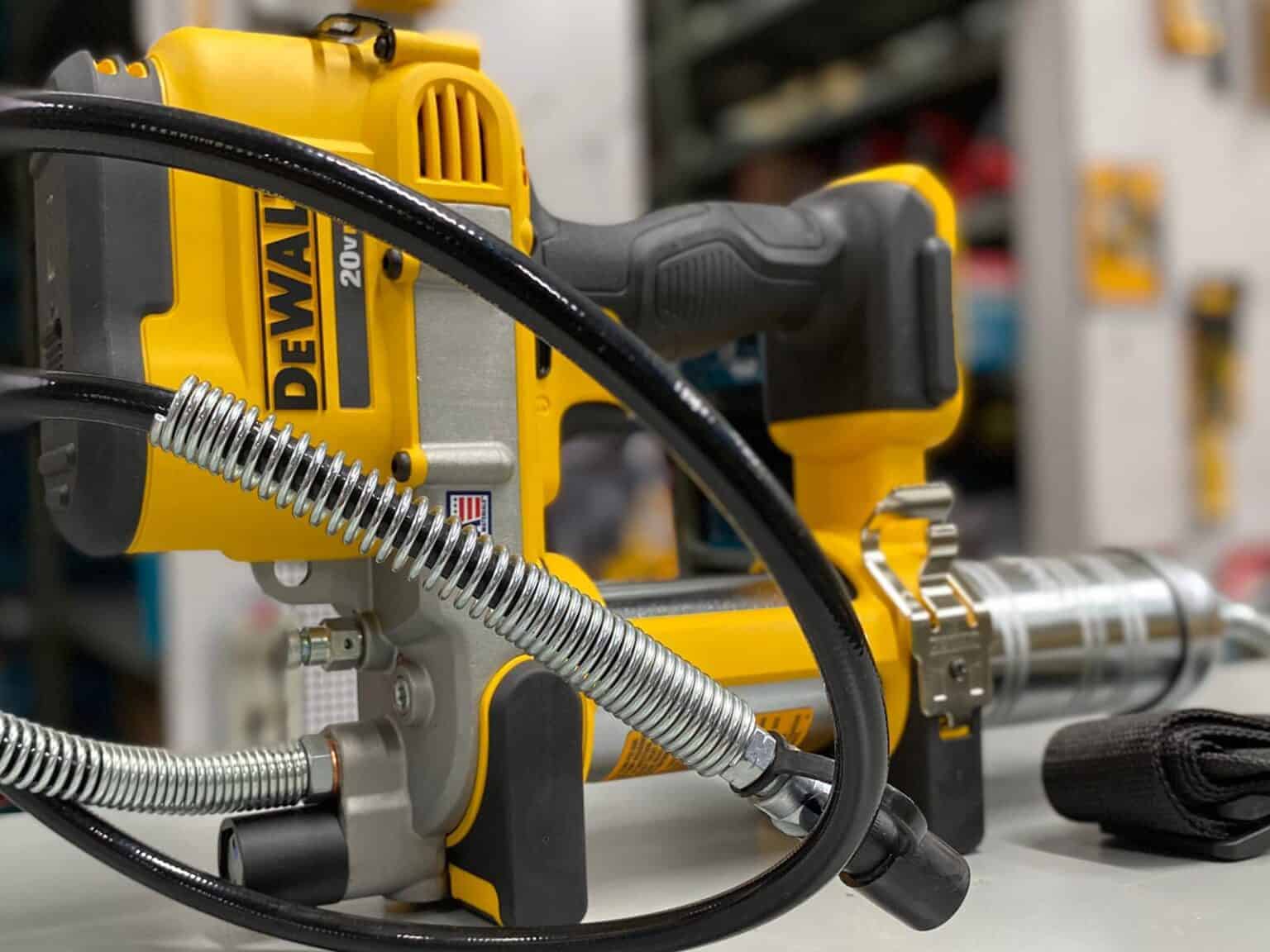אקדח גריז / מגרזת 18/20V (גוף בלבד) DEWALT DCGG571