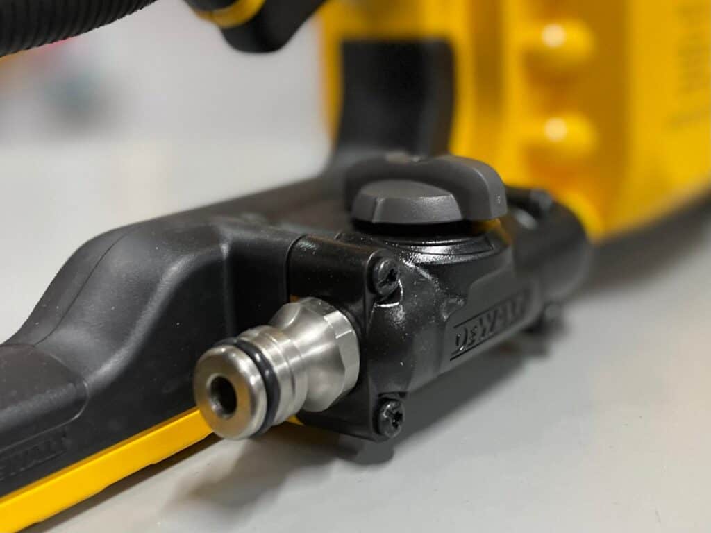 מסור לחיתוך 9" אבן /קירות/בטון 54/60V DeWalt FlexVolt DCS690