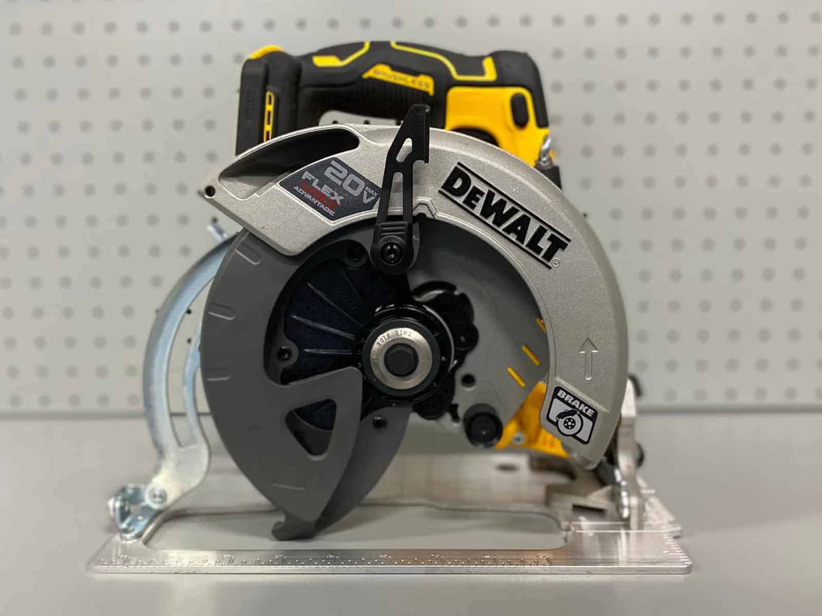 מסור עגול 7 ורבע " (גוף בלבד) נטען 18/20V DeWalt DCS573